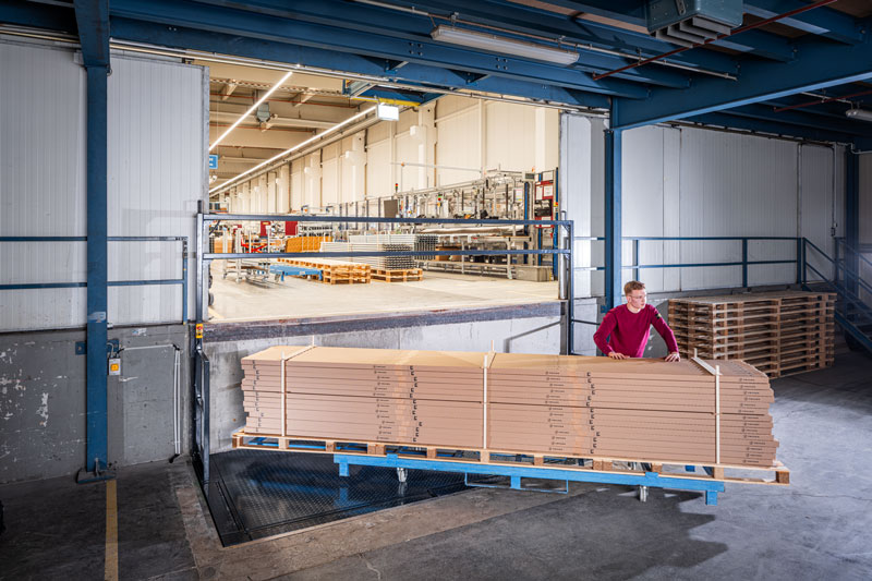 Successful lift table assembly with a system - ALFOTEC